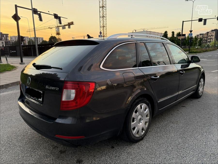 Skoda SuperB 2011 in Vilnius, with an engine capacity of 2.00 L and mileage of 390 thousand km for 2550 €, photo 4 on AUTOMOTO.COM.LV