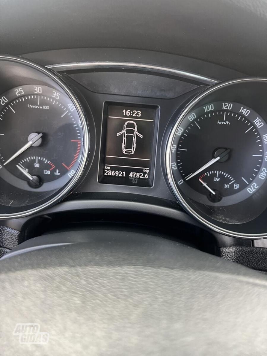 Skoda SuperB 2011 in Vilnius, with an engine capacity of 2.00 L and mileage of 287 thousand km for 5500 €, photo 8 on AUTOMOTO.COM.LV