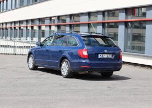 Skoda SuperB 2012 in Riga, with an engine capacity of 2.00 L and mileage of 362 thousand km for 3980 €, photo 5 on AUTOMOTO.COM.LV