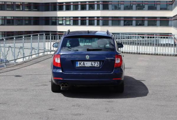 Skoda SuperB 2012 in Riga, with an engine capacity of 2.00 L and mileage of 362 thousand km for 3980 €, photo 5 on AUTOMOTO.COM.LV