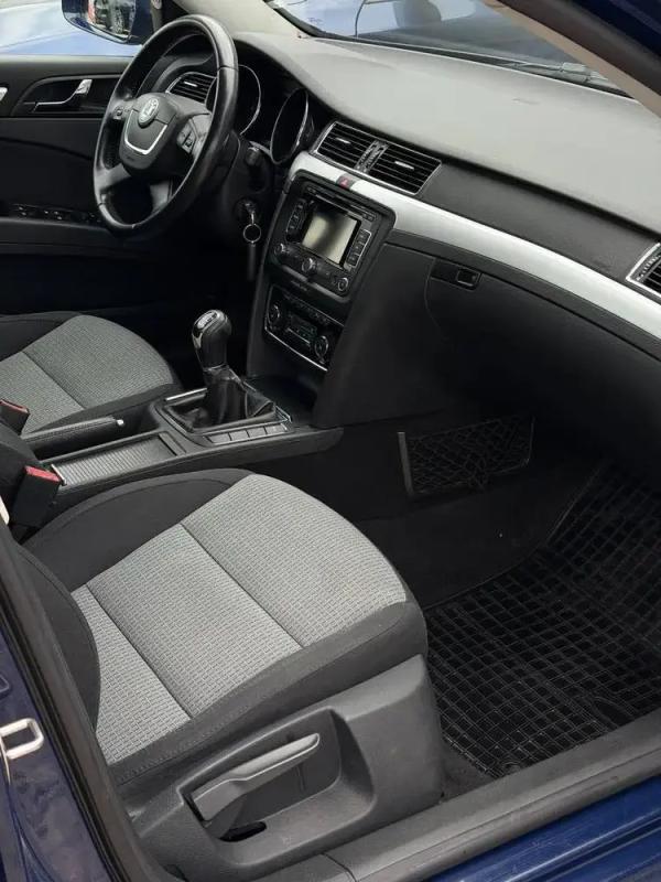 Skoda SuperB 2012 in Riga, with an engine capacity of 2.00 L and mileage of 362 thousand km for 3980 €, photo 8 on AUTOMOTO.COM.LV
