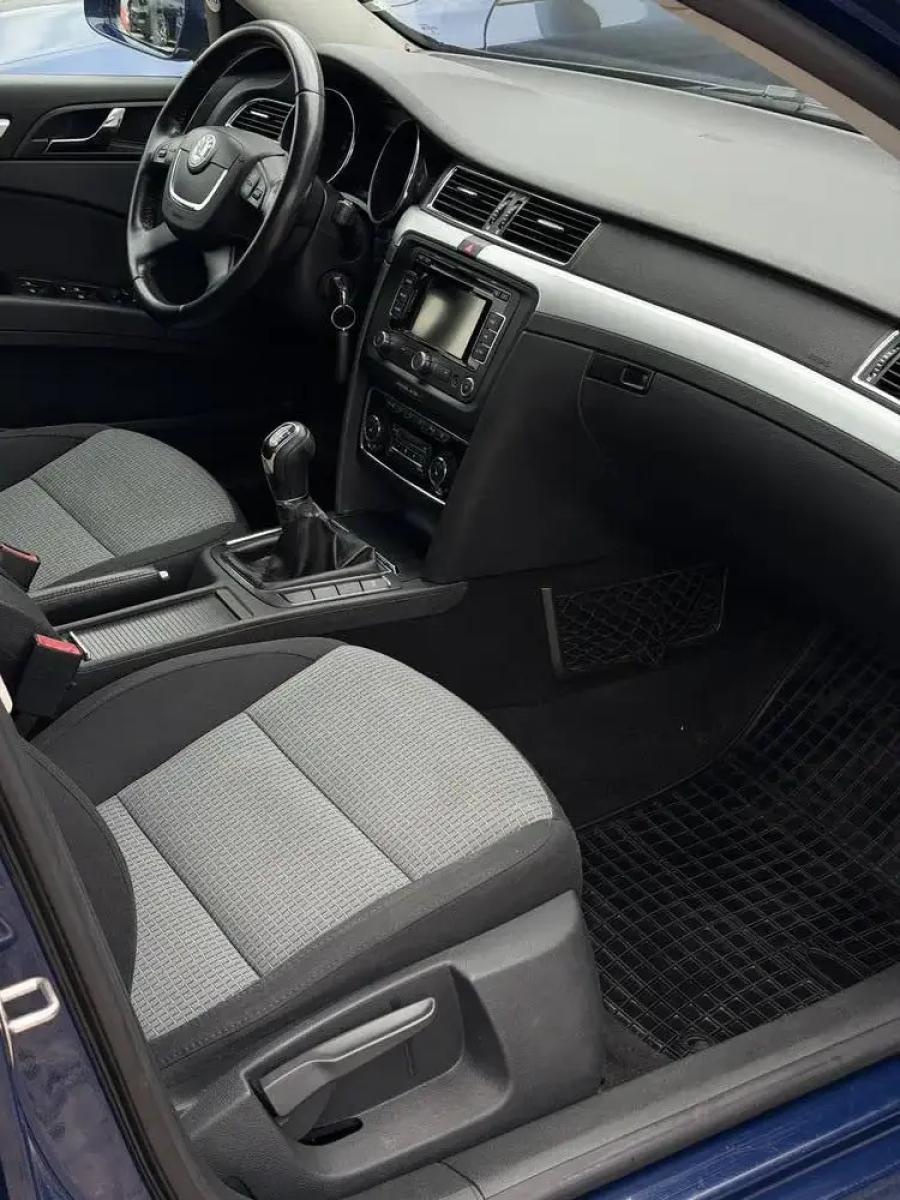 Skoda SuperB 2012 in Riga, with an engine capacity of 2.00 L and mileage of 362 thousand km for 3980 €, photo 9 on AUTOMOTO.COM.LV