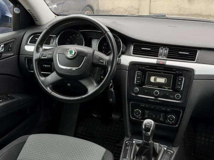 Skoda SuperB 2012 in Riga, with an engine capacity of 2.00 L and mileage of 362 thousand km for 3980 €, photo 12 on AUTOMOTO.COM.LV