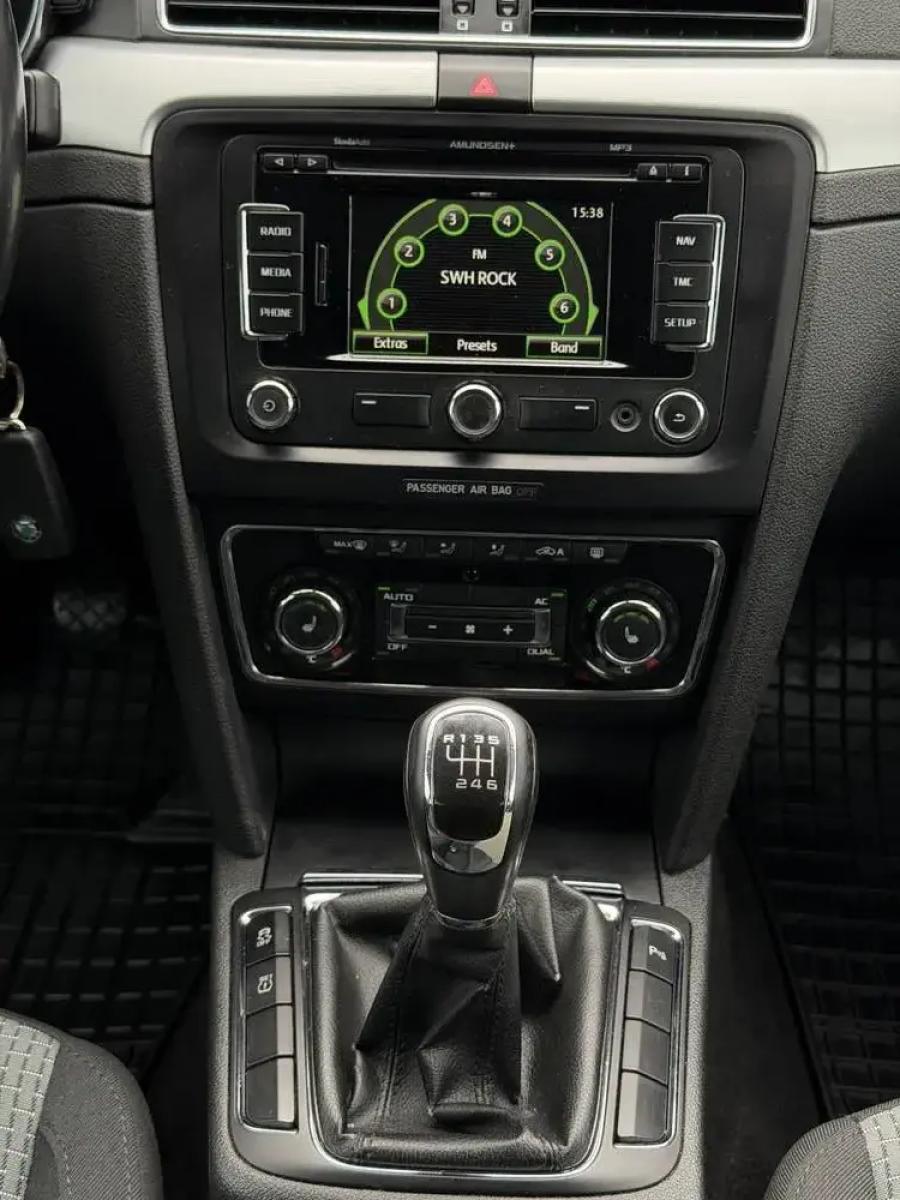 Skoda SuperB 2012 in Riga, with an engine capacity of 2.00 L and mileage of 362 thousand km for 3980 €, photo 13 on AUTOMOTO.COM.LV