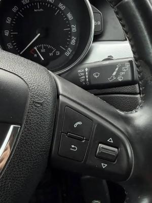Skoda SuperB 2012 in Riga, with an engine capacity of 2.00 L and mileage of 362 thousand km for 3980 €, photo 18 on AUTOMOTO.COM.LV