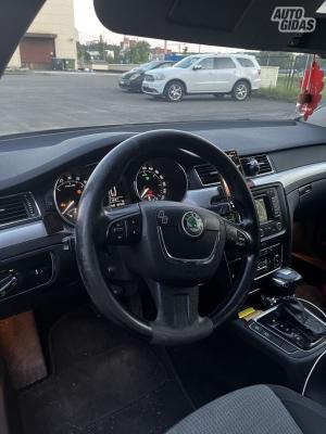 Skoda SuperB 2013 in Vilnius, with an engine capacity of 2.00 L and mileage of 400 thousand km for 3700 €, photo 8 on AUTOMOTO.COM.LV