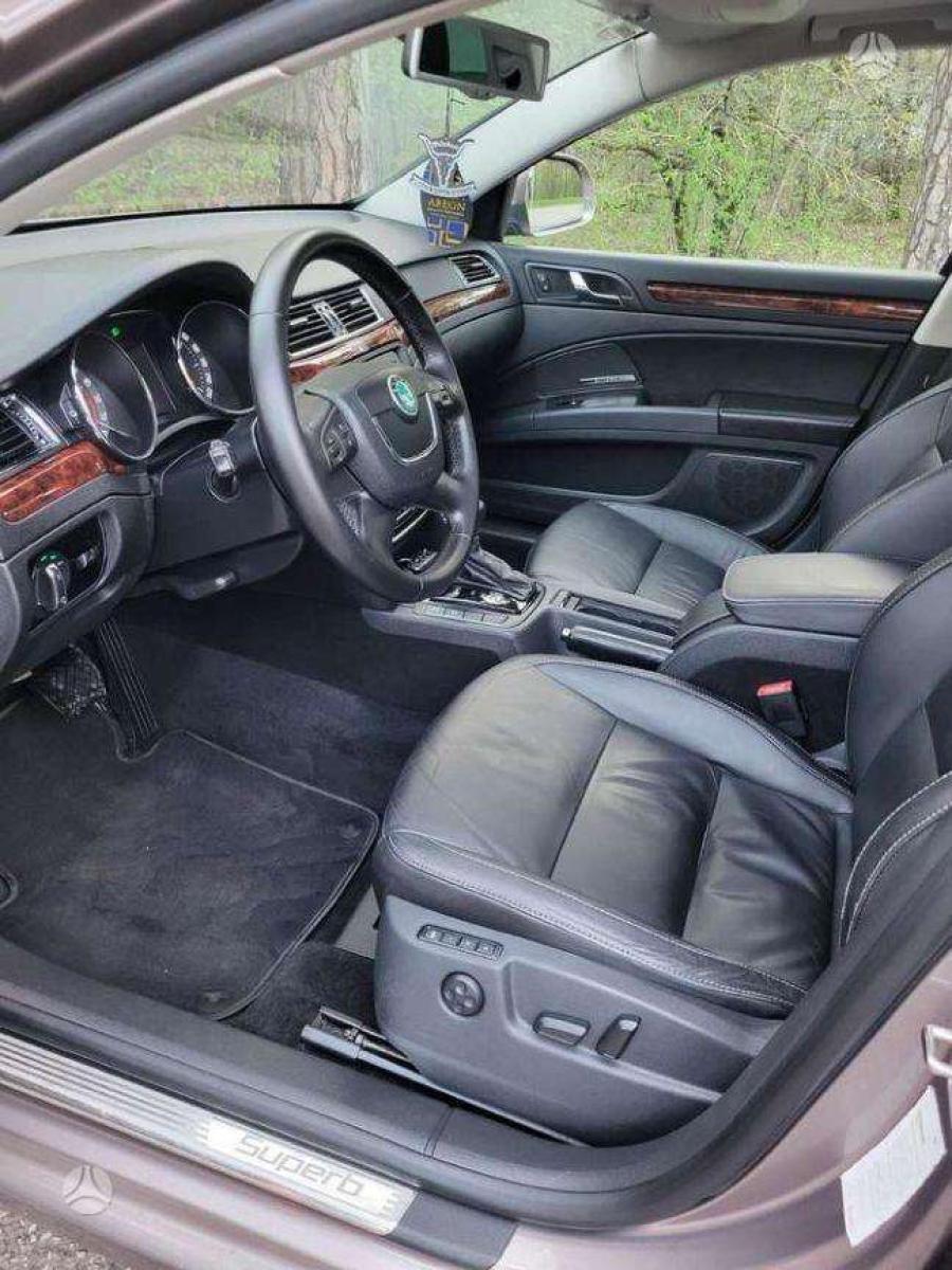 Violet Skoda SuperB 2010 in Vilnius, with an engine capacity of 1.97 L and mileage of 244 thousand km for 3100 €, photo 1 on AUTOMOTO.COM.LV