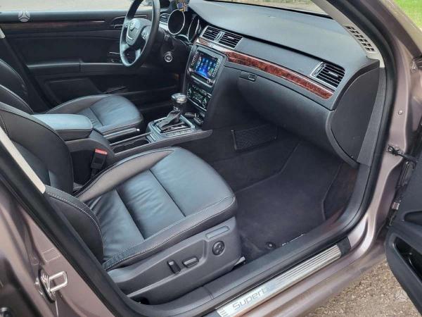 Violet Skoda SuperB 2010 in Vilnius, with an engine capacity of 1.97 L and mileage of 244 thousand km for 3100 €, photo 3 on AUTOMOTO.COM.LV