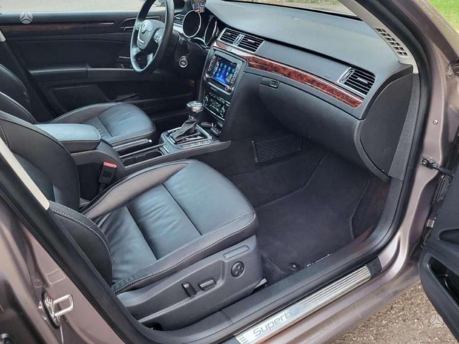 Violet Skoda SuperB 2010 in Vilnius, with an engine capacity of 1.97 L and mileage of 244 thousand km for 3100 €, photo 3 on AUTOMOTO.COM.LV