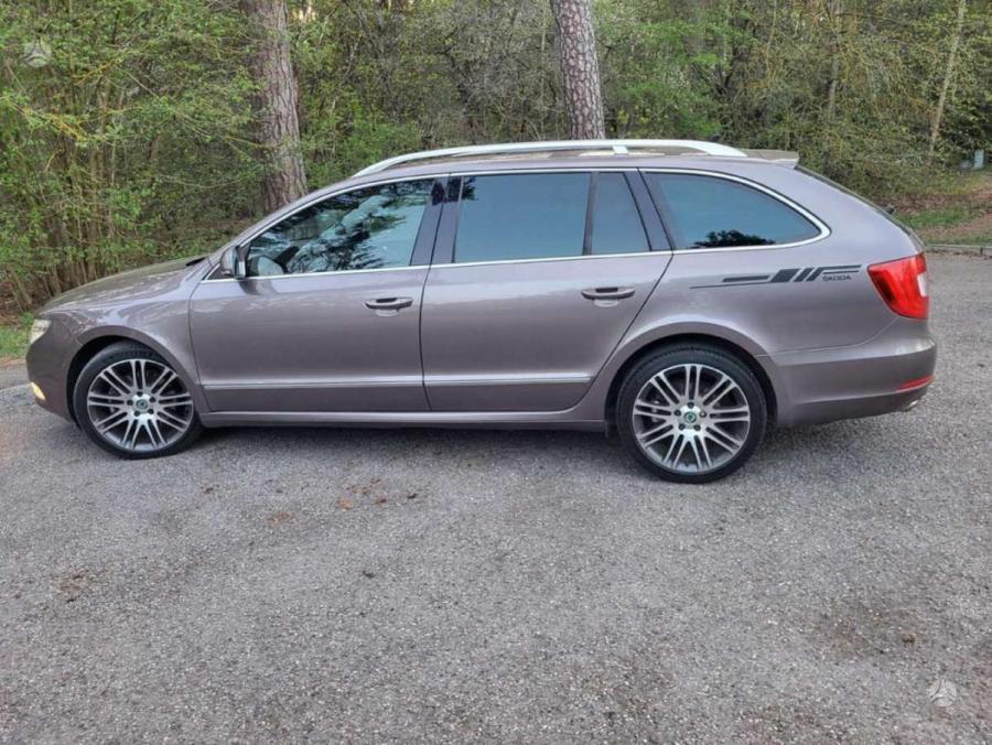 Violet Skoda SuperB 2010 in Vilnius, with an engine capacity of 1.97 L and mileage of 244 thousand km for 3100 €, photo 4 on AUTOMOTO.COM.LV