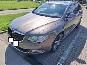 Violet Skoda SuperB 2010 in Vilnius, with an engine capacity of 1.97 L and mileage of 244 thousand km for 3100 €, photo 6 on AUTOMOTO.COM.LV
