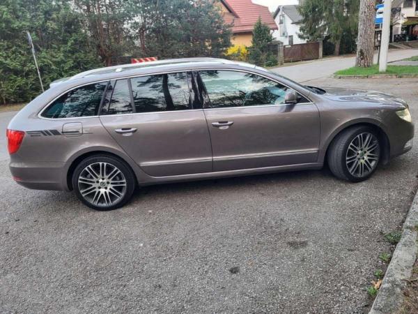 Violet Skoda SuperB 2010 in Vilnius, with an engine capacity of 1.97 L and mileage of 244 thousand km for 3100 €, photo 8 on AUTOMOTO.COM.LV