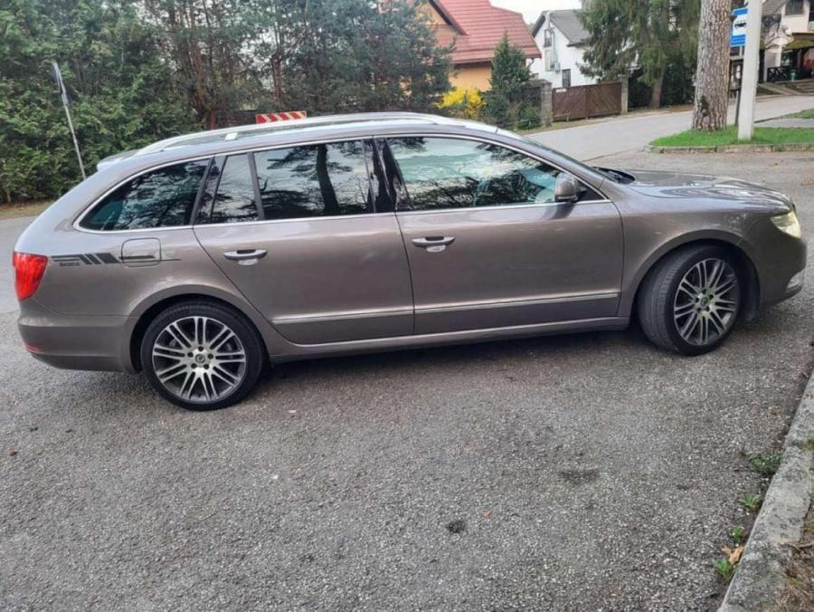 Violet Skoda SuperB 2010 in Vilnius, with an engine capacity of 1.97 L and mileage of 244 thousand km for 3100 €, photo 8 on AUTOMOTO.COM.LV