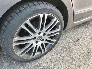 Violet Skoda SuperB 2010 in Vilnius, with an engine capacity of 1.97 L and mileage of 244 thousand km for 3100 €, photo 25 on AUTOMOTO.COM.LV