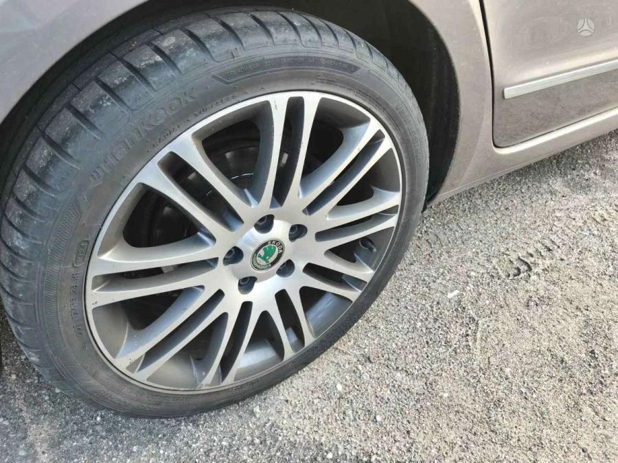Violet Skoda SuperB 2010 in Vilnius, with an engine capacity of 1.97 L and mileage of 244 thousand km for 3100 €, photo 25 on AUTOMOTO.COM.LV