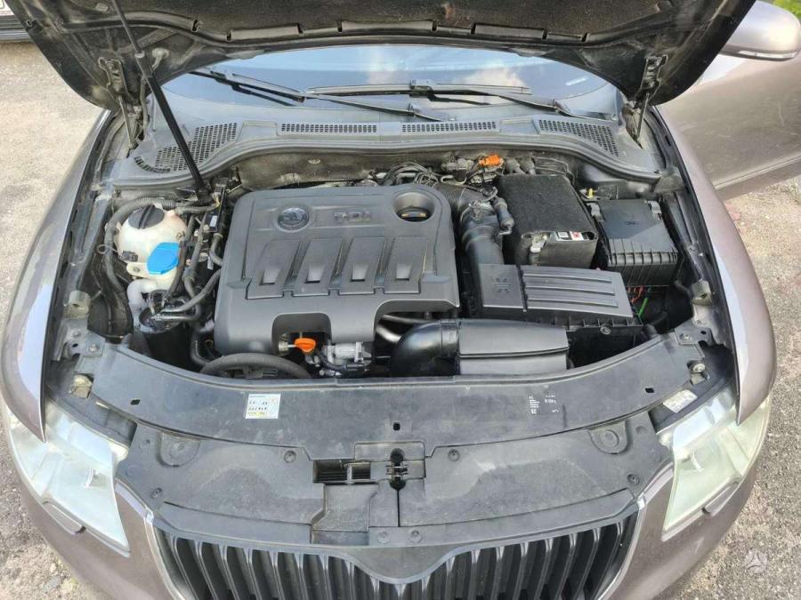 Violet Skoda SuperB 2010 in Vilnius, with an engine capacity of 1.97 L and mileage of 244 thousand km for 3100 €, photo 27 on AUTOMOTO.COM.LV