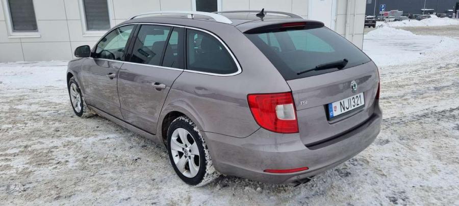 Violets Skoda SuperB 2011 Kauņa, ar dzinēja tilpumu 1.39 L un nobraukumu 304 tūkst. km par 3800 €, foto 4 vietnē AUTOMOTO.COM.LV