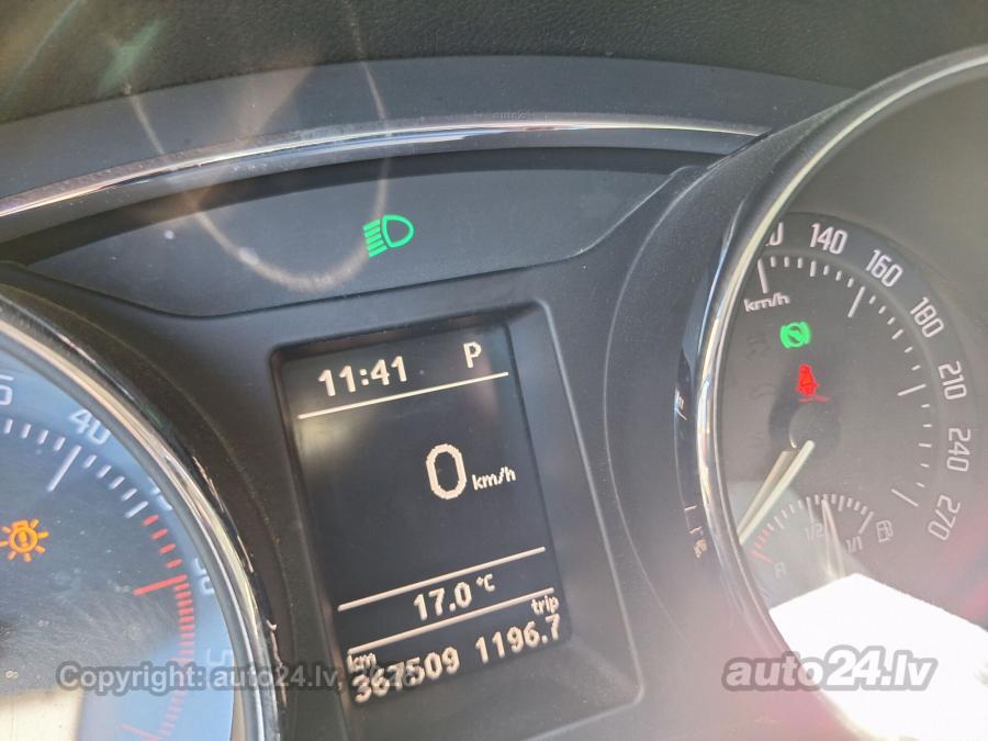 Violet Skoda SuperB 2011 in Tallinn, with an engine capacity of 2.00 L and mileage of 370 thousand km for 3299 €, photo 9 on AUTOMOTO.COM.LV