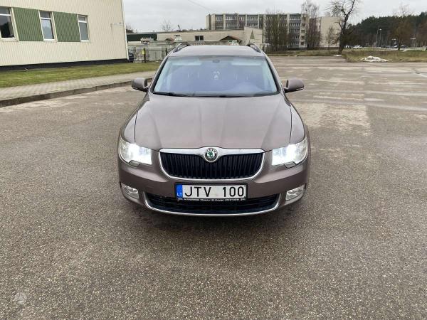 Violet Skoda SuperB 2012 in Ukmerge, with an engine capacity of 1.97 L and mileage of 370 thousand km for 3950 €, photo 2 on AUTOMOTO.COM.LV