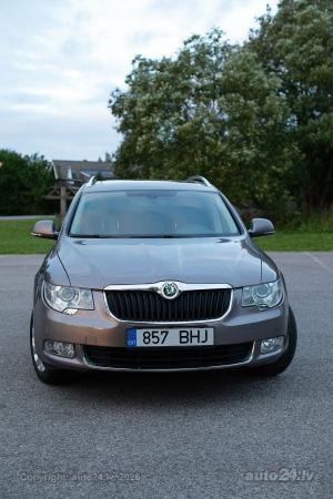 Violets Skoda SuperB 2012 Tallina, ar dzinēja tilpumu 1.80 L un nobraukumu 260 tūkst. km par 5000 €, foto  vietnē AUTOMOTO.COM.LV