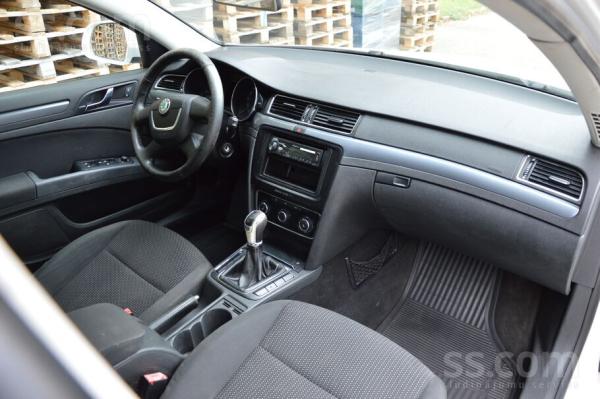 White Skoda SuperB 2008 in Tukums, with an engine capacity of 1.80 L and mileage of 321 thousand km for 2100 €, photo 11 on AUTOMOTO.COM.LV