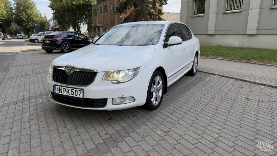 White Skoda SuperB 2009 in Klaipeda, with an engine capacity of 2.00 L and mileage of 334 thousand km for 3500 €, photo 1 on AUTOMOTO.COM.LV