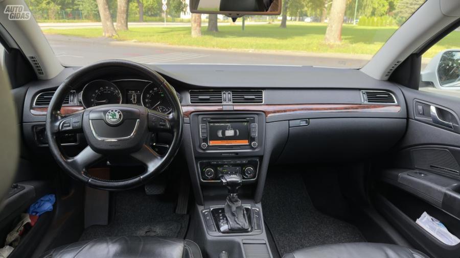White Skoda SuperB 2009 in Klaipeda, with an engine capacity of 2.00 L and mileage of 334 thousand km for 3500 €, photo 8 on AUTOMOTO.COM.LV