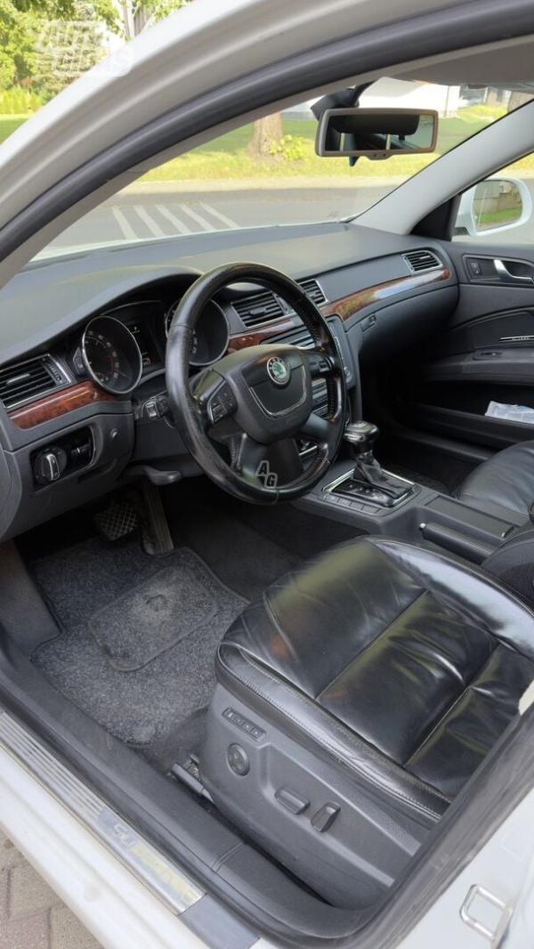White Skoda SuperB 2009 in Klaipeda, with an engine capacity of 2.00 L and mileage of 334 thousand km for 3500 €, photo 9 on AUTOMOTO.COM.LV