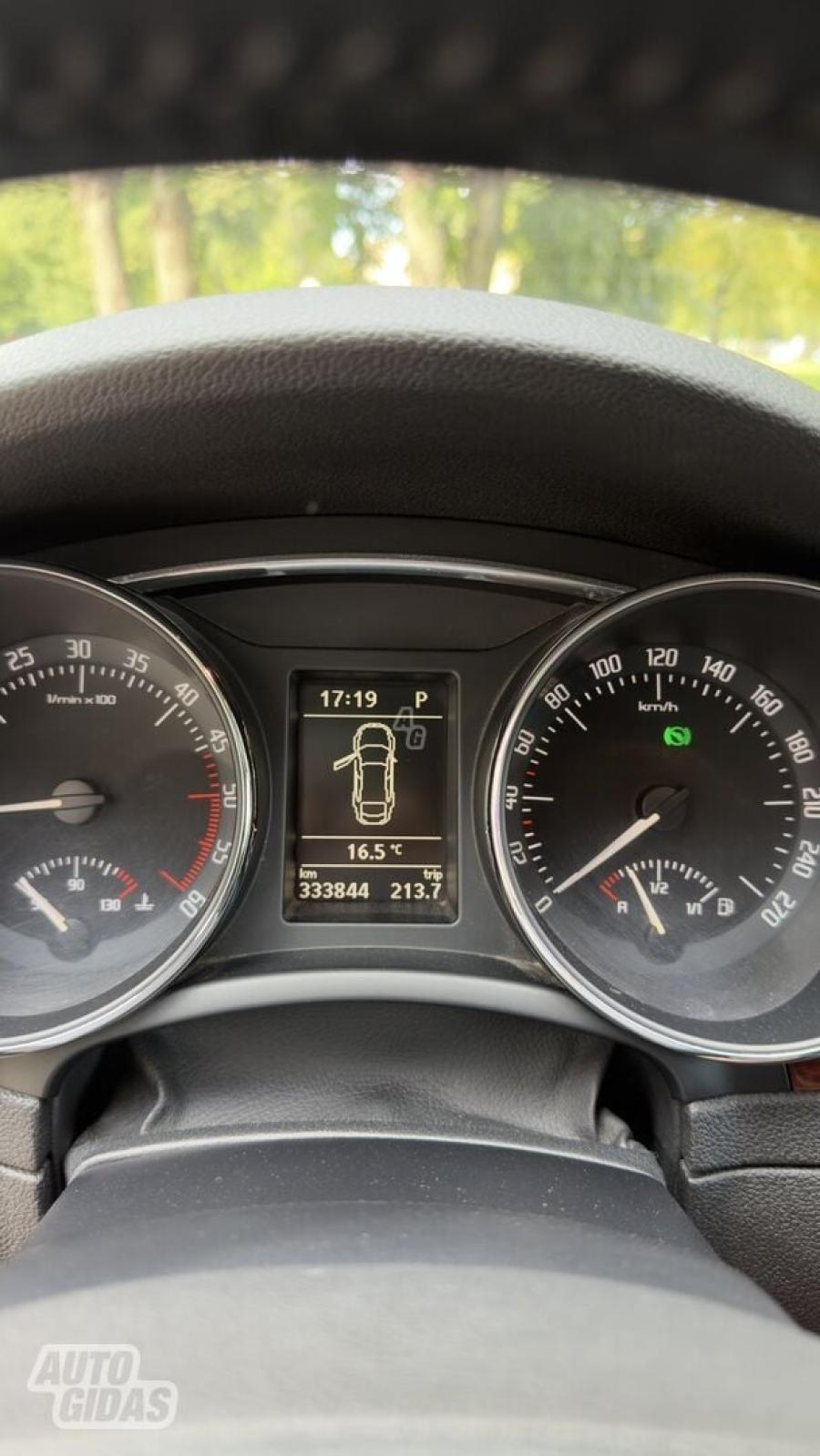 White Skoda SuperB 2009 in Klaipeda, with an engine capacity of 2.00 L and mileage of 334 thousand km for 3500 €, photo 16 on AUTOMOTO.COM.LV