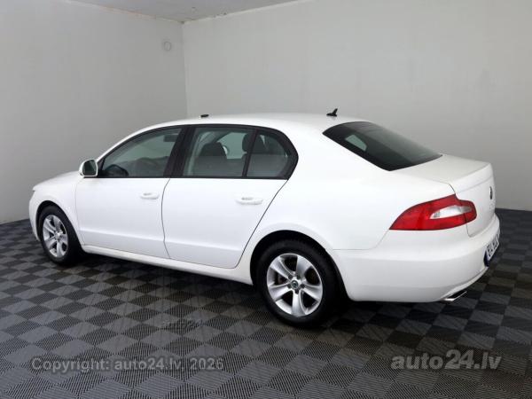 Balts Skoda SuperB 2010 Tallina, ar dzinēja tilpumu 1.80 L un nobraukumu 323 tūkst. km par 1999 €, foto 4 vietnē AUTOMOTO.COM.LV
