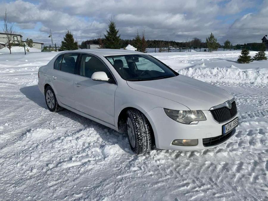 White Skoda SuperB 2010 in Klaipeda, with an engine capacity of 1.97 L and mileage of 283 thousand km for 2950 €, photo 6 on AUTOMOTO.COM.LV