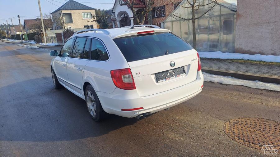 Balts Skoda SuperB 2010 Viļņa, ar dzinēja tilpumu 2.00 L un nobraukumu 320 tūkst. km par 4250 €, foto 12 vietnē AUTOMOTO.COM.LV