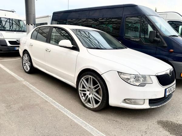 White Skoda SuperB 2011 in Kaunas, with an engine capacity of 2.00 L and mileage of 400 thousand km for 2999 €, photo 1 on AUTOMOTO.COM.LV
