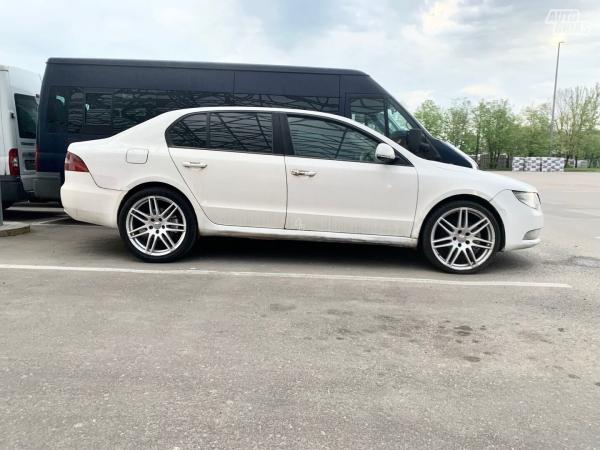 White Skoda SuperB 2011 in Kaunas, with an engine capacity of 2.00 L and mileage of 400 thousand km for 2999 €, photo 2 on AUTOMOTO.COM.LV