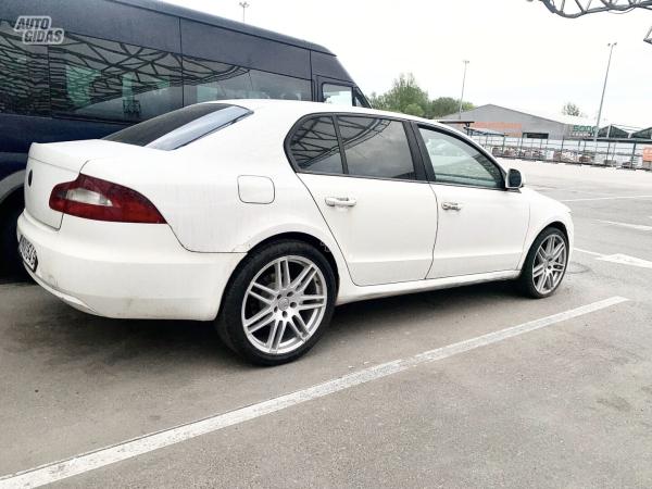 White Skoda SuperB 2011 in Kaunas, with an engine capacity of 2.00 L and mileage of 400 thousand km for 2999 €, photo 3 on AUTOMOTO.COM.LV