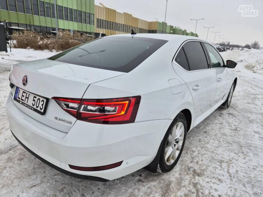 White Skoda SuperB 2016 in Vilnius, with an engine capacity of 2.00 L and mileage of 291 thousand km for 9700 €, photo 4 on AUTOMOTO.COM.LV
