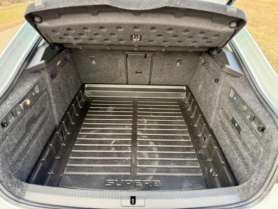 Balts Skoda SuperB 2016 Vilkaviškis, ar dzinēja tilpumu 1.97 L un nobraukumu 267 tūkst. km par 10700 €, foto 25 vietnē AUTOMOTO.COM.LV