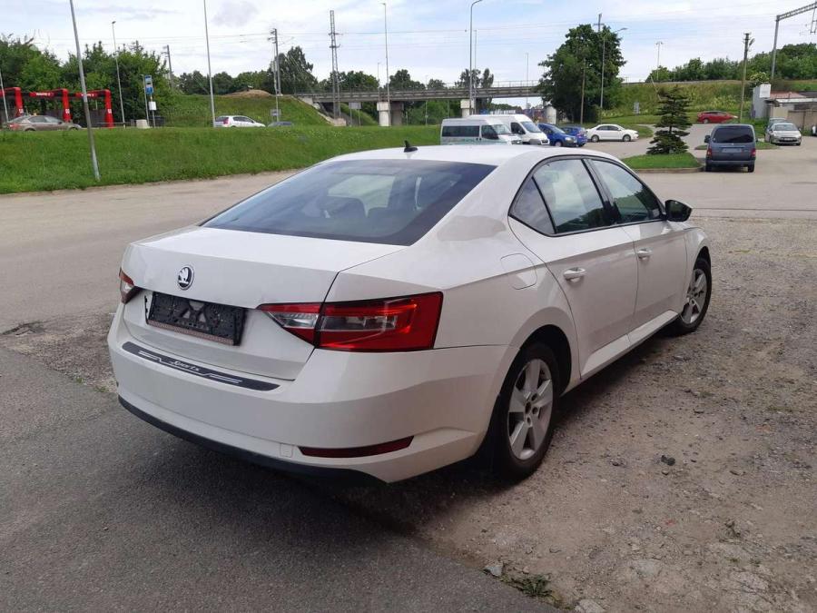 White Skoda SuperB 2016 in Klaipeda, with an engine capacity of 1.60 L and mileage of 285 thousand km for 5400 €, photo 14 on AUTOMOTO.COM.LV