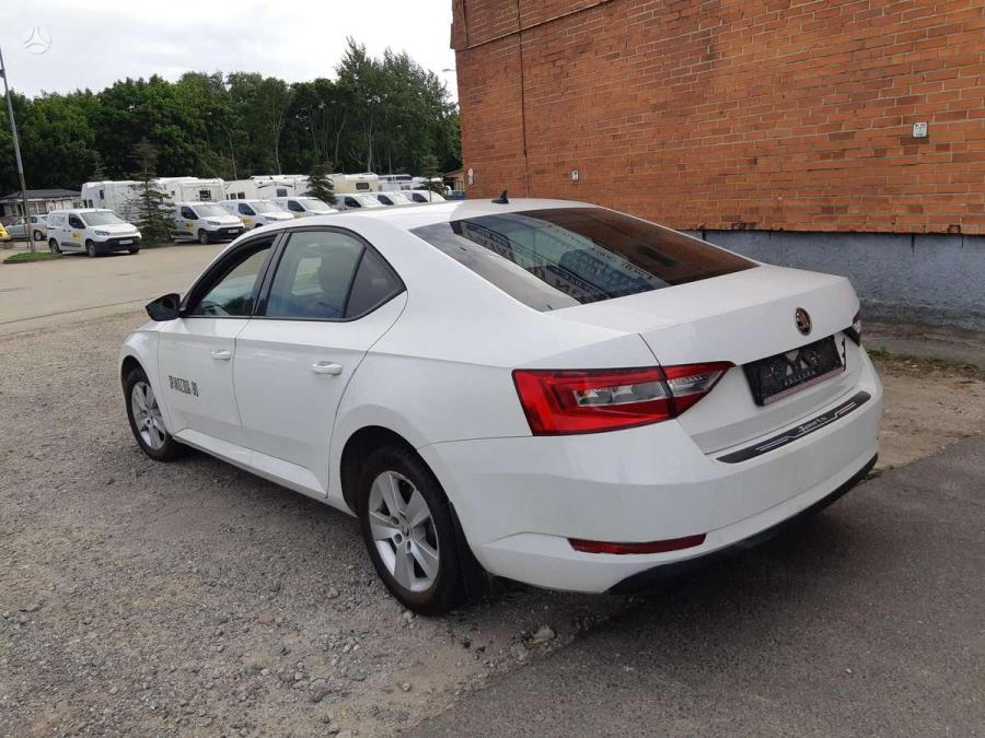 White Skoda SuperB 2016 in Klaipeda, with an engine capacity of 1.60 L and mileage of 285 thousand km for 5400 €, photo 15 on AUTOMOTO.COM.LV