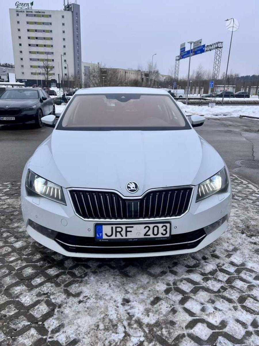 White Skoda SuperB 2017 in Vilnius, with an engine capacity of 1.97 L and mileage of 343 thousand km for 10500 €, photo 1 on AUTOMOTO.COM.LV