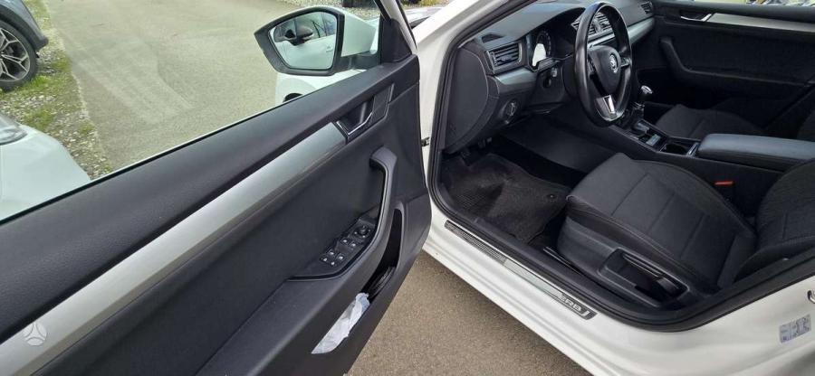 White Skoda SuperB 2018 in Taurage, with an engine capacity of 1.60 L and mileage of 254 thousand km for 8500 €, photo 14 on AUTOMOTO.COM.LV