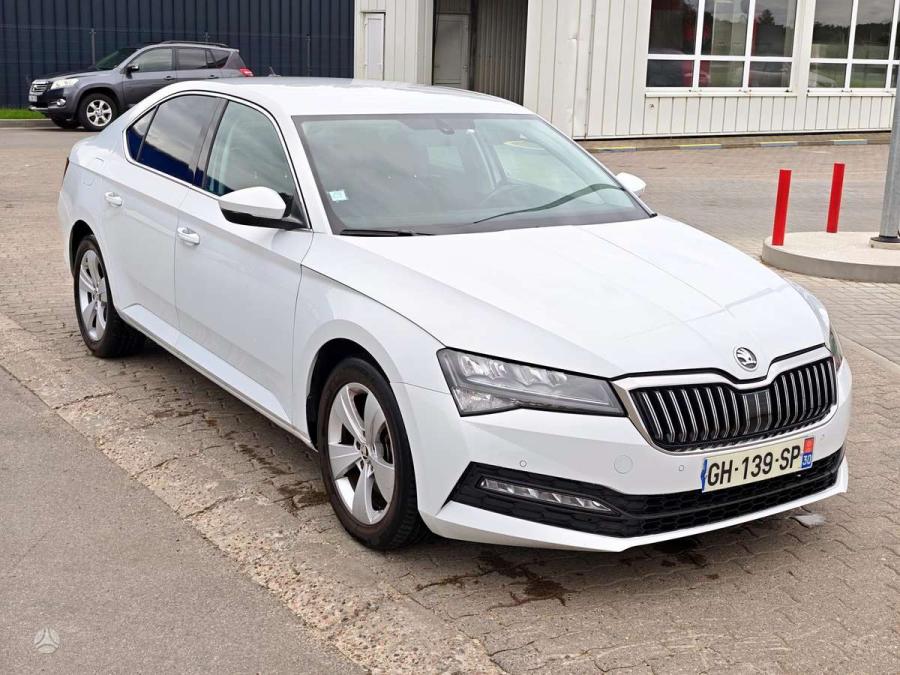 White Skoda SuperB 2022 in Taurage, with an engine capacity of 1.97 L and mileage of 250 thousand km for 12700 €, photo 7 on AUTOMOTO.COM.LV