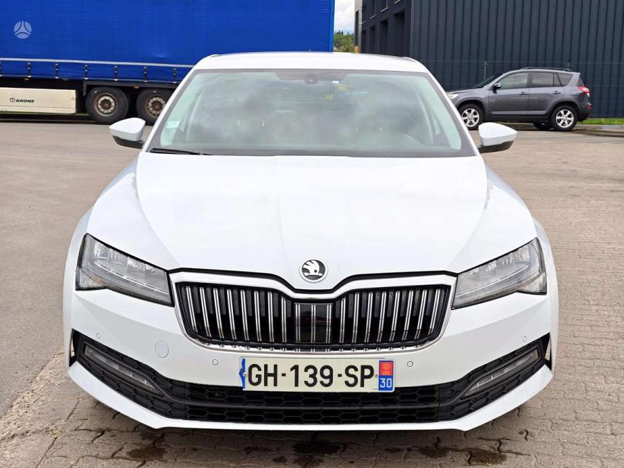 White Skoda SuperB 2022 in Taurage, with an engine capacity of 1.97 L and mileage of 250 thousand km for 12700 €, photo 8 on AUTOMOTO.COM.LV
