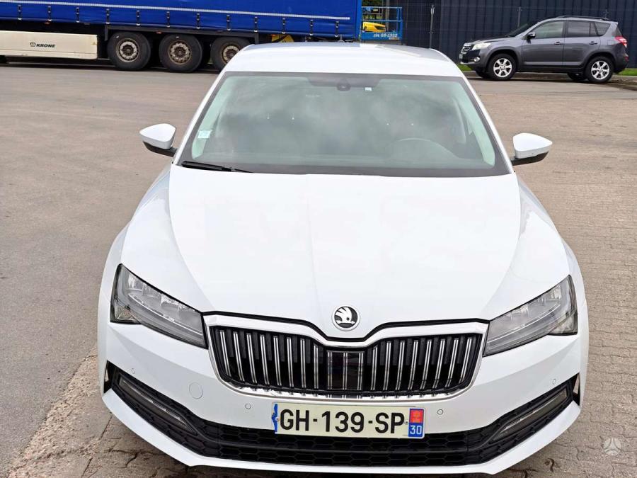 White Skoda SuperB 2022 in Taurage, with an engine capacity of 1.97 L and mileage of 250 thousand km for 12700 €, photo 9 on AUTOMOTO.COM.LV