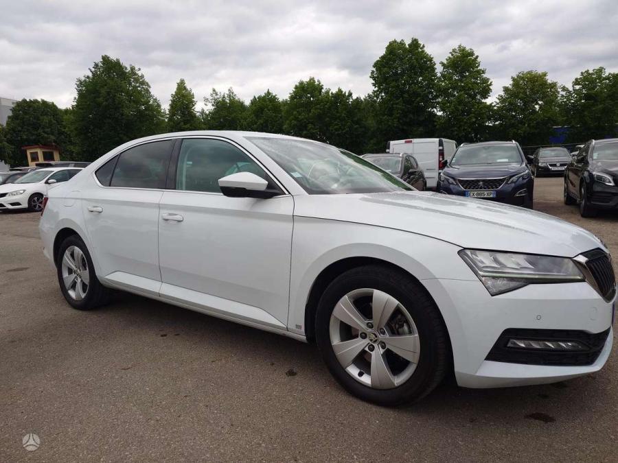 White Skoda SuperB 2023 in Taurage, with an engine capacity of 1.97 L and mileage of 251 thousand km for 14100 €, photo 1 on AUTOMOTO.COM.LV