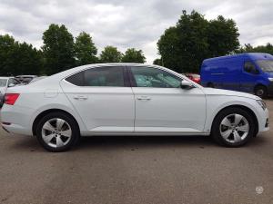 White Skoda SuperB 2023 in Taurage, with an engine capacity of 1.97 L and mileage of 251 thousand km for 14100 €, photo 4 on AUTOMOTO.COM.LV