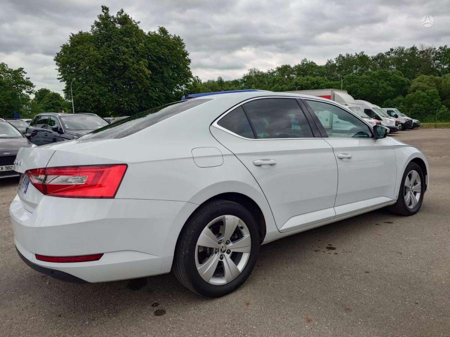 White Skoda SuperB 2023 in Taurage, with an engine capacity of 1.97 L and mileage of 251 thousand km for 14100 €, photo 5 on AUTOMOTO.COM.LV
