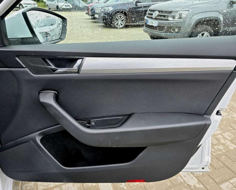 Balts Skoda SuperB 2024 Tauragė, ar dzinēja tilpumu 2.00 L un nobraukumu 21 tūkst. km par 22500 €, foto 34 vietnē AUTOMOTO.COM.LV