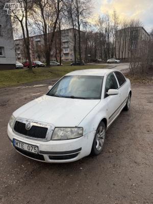 Balts Skoda SuperB 2004 Kauņa, ar dzinēja tilpumu 1.90 L un nobraukumu 395 tūkst. km par 599 €, foto  vietnē AUTOMOTO.COM.LV