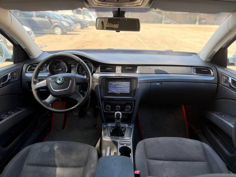 White Skoda SuperB 2008 in Narva, with an engine capacity of 1.80 L and mileage of 258 thousand km for 1990 €, photo 8 on AUTOMOTO.COM.LV